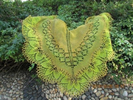 Lace Shawl with Large Leaf Edge Pattern - Knitting Kingdom